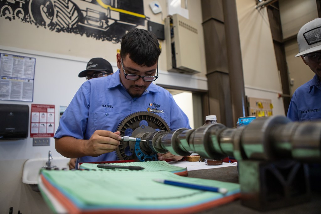 California scrambles to offer new financial aid grants for short-term ...