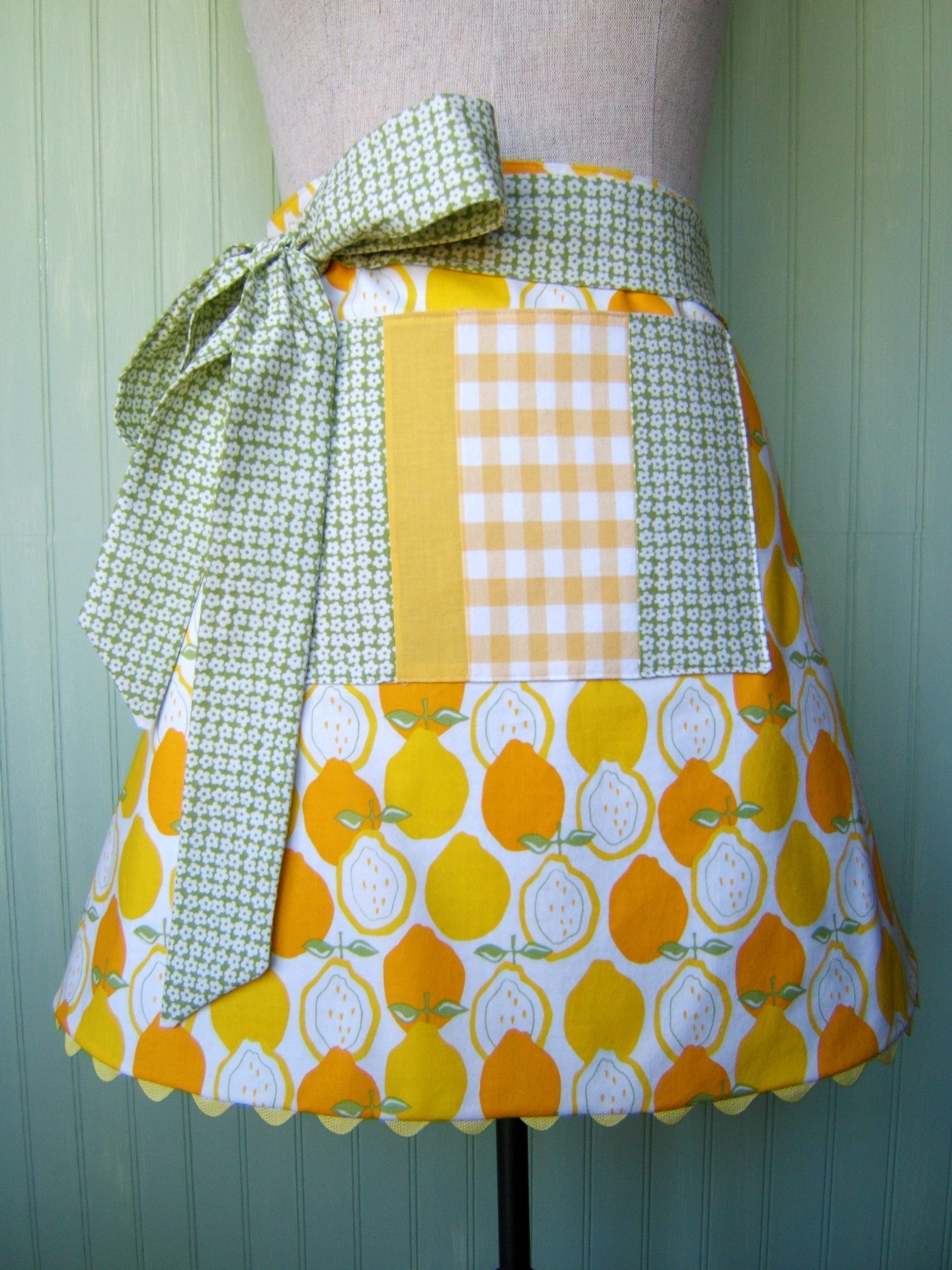 Vintage aprons from the ’50s that have become sought-after collectibles