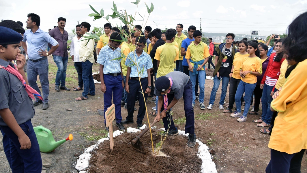 Karnataka labourer’s 65,000 trees cool village, create jobs