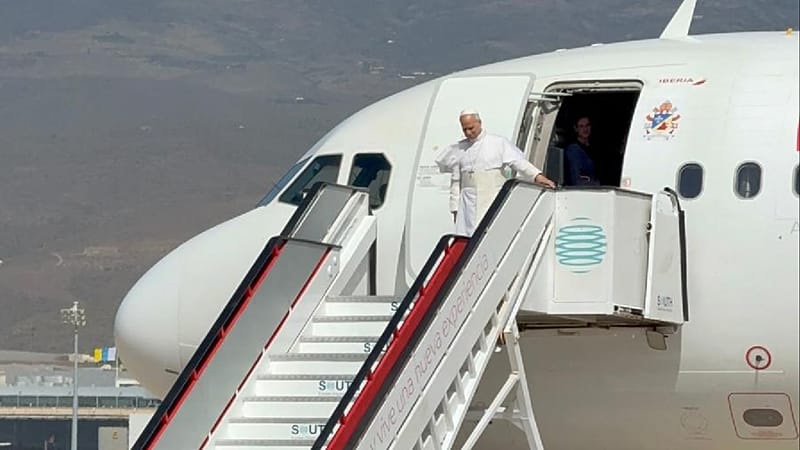 Le pape arrive à Gran Canaria pour rencontrer des migrants et dire une ...