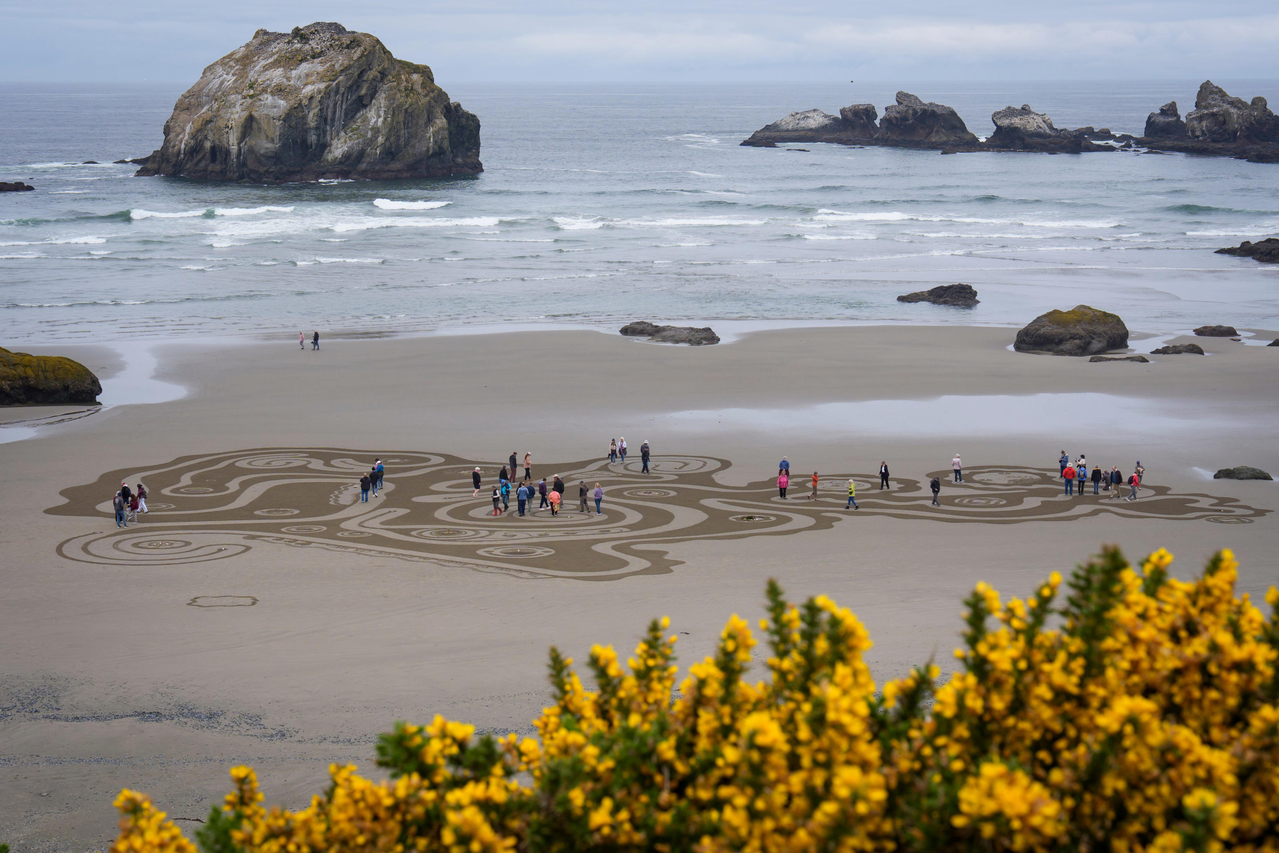 Stroll beachy labyrinths in Bandon with Circles in the Sand