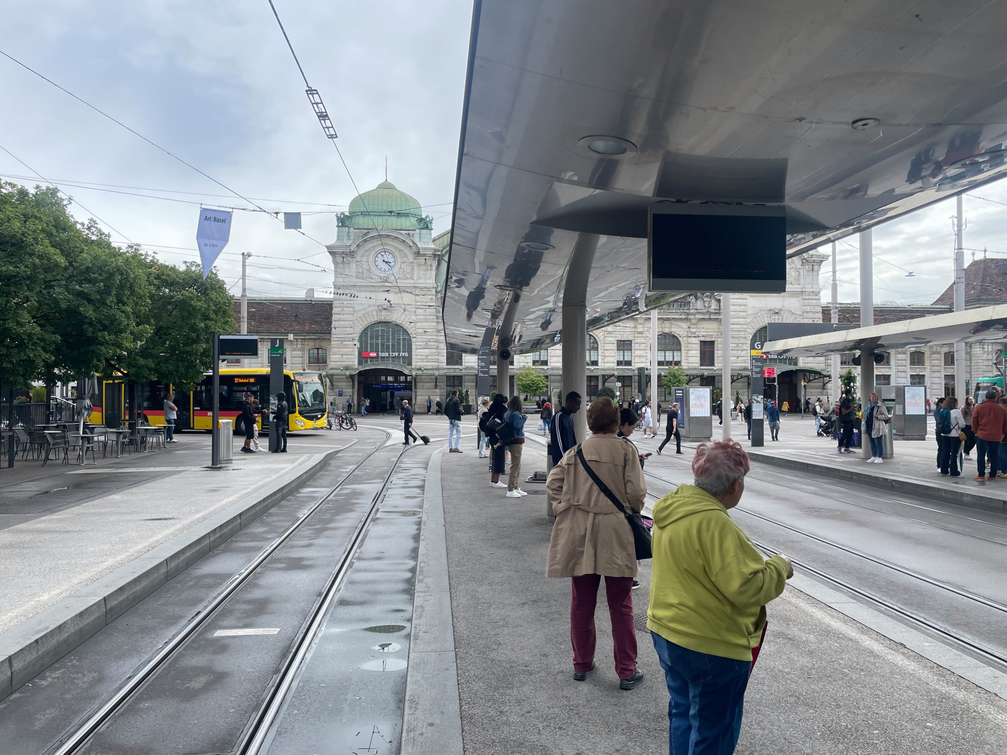 Seit Wochen bleiben die Tram-Anzeigetafeln am Bahnhof SBB dunkel