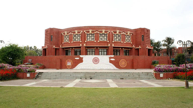 IIM Lucknow opens admissions for BS in AI and business analytics ...