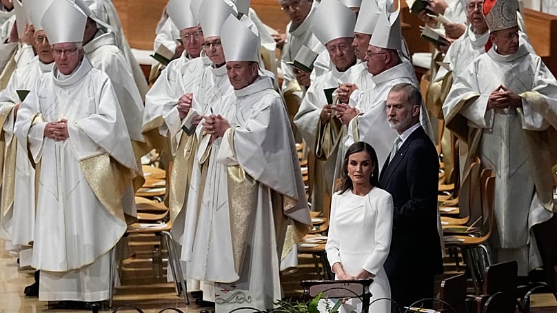 After 144 years, Pope Leo XIV blesses the completion of Sagrada Familia ...