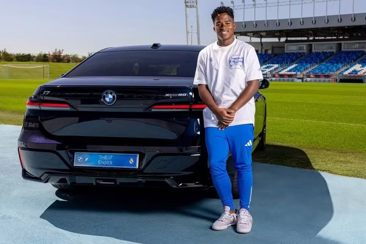 Carro do Endrick: conheça o sedã elétrico de luxo da promessa da Seleção