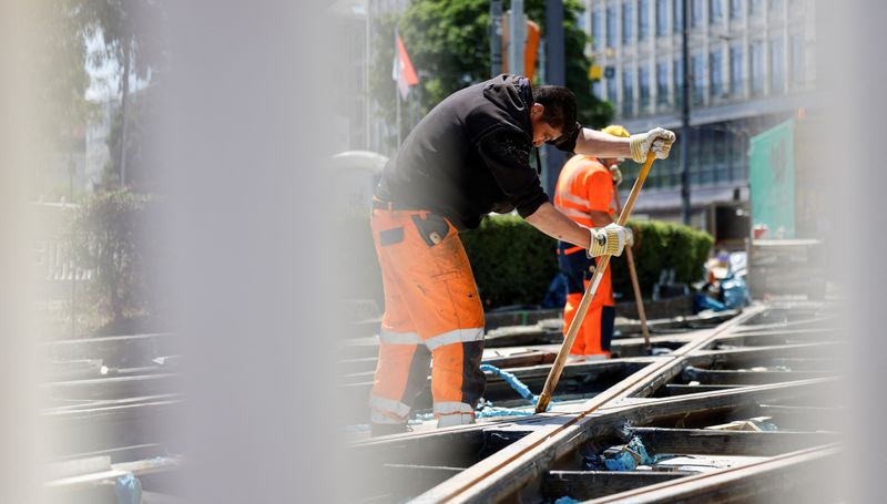 German construction sector says downturn not over, urges faster action