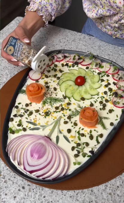 Salmon rose bagel bites for a beautiful appetizer