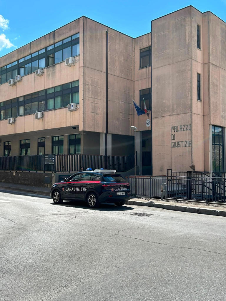 Un anno fa denunciò una rapina, picchiato con manganelli: cinque ...