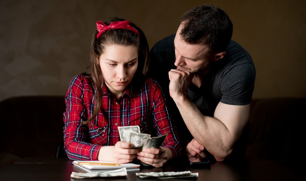 My girlfriend says keeping separate finances means I don't fully trust ...
