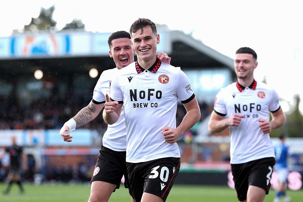 Peterborough United annonce signing of Walsall defender Evan Weir