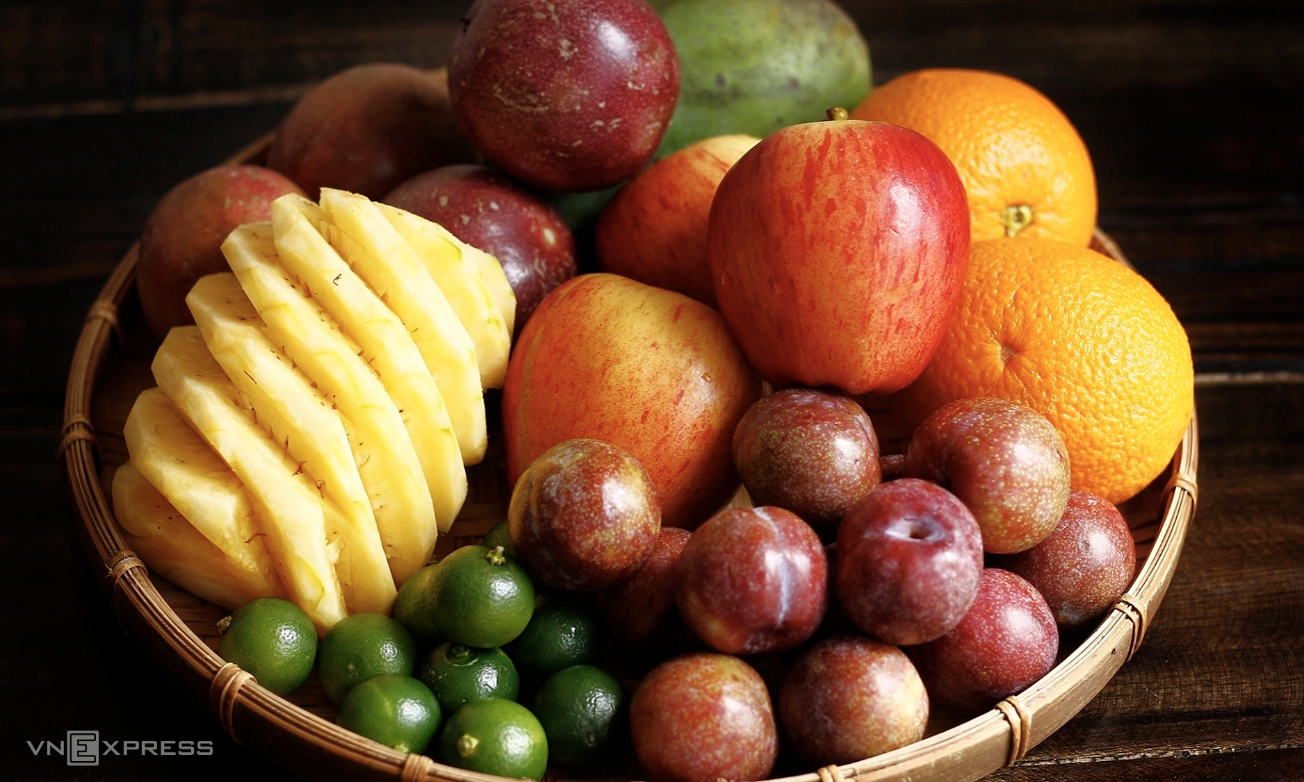 Doctor debunks 8 common myths about eating fruit