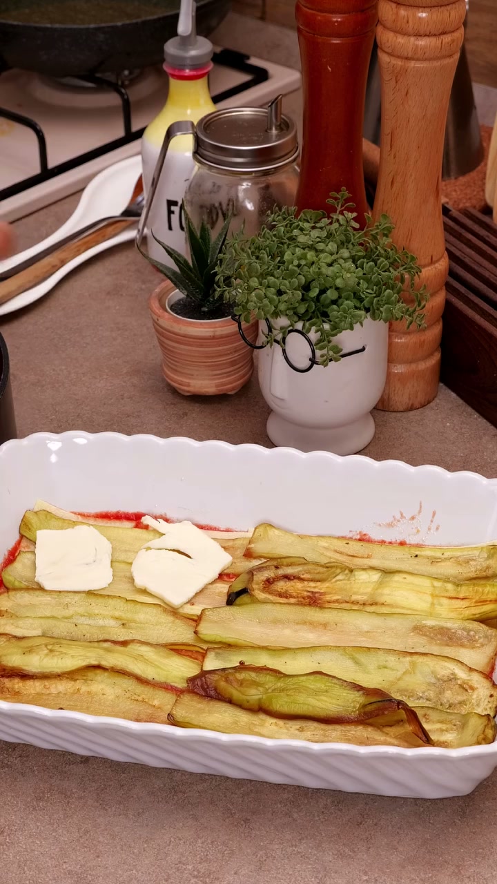Lasagne alla parmigiana con melanzane provola e pomodoro