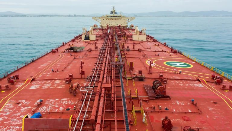 Japan taps reserves and new suppliers to beat the oil blockade
