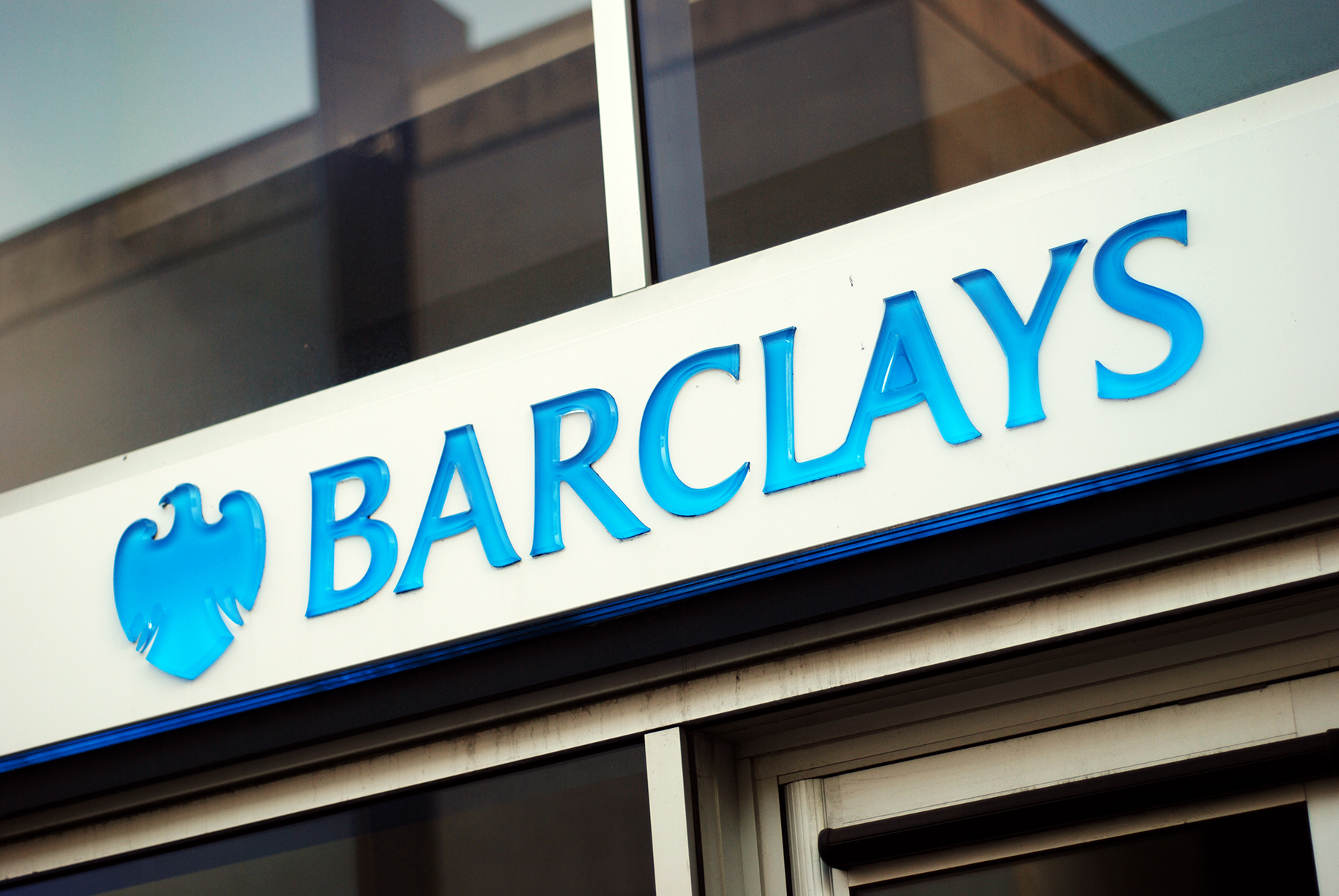 Barclays offers a 'first-of-its-kind' switch benefit worth £600 to ...