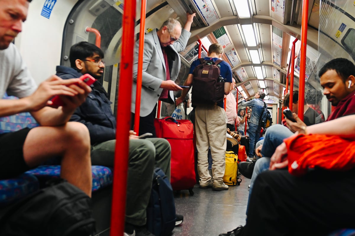 Sadiq Khan feels heat over Tube air con 'failure' as temperatures soar