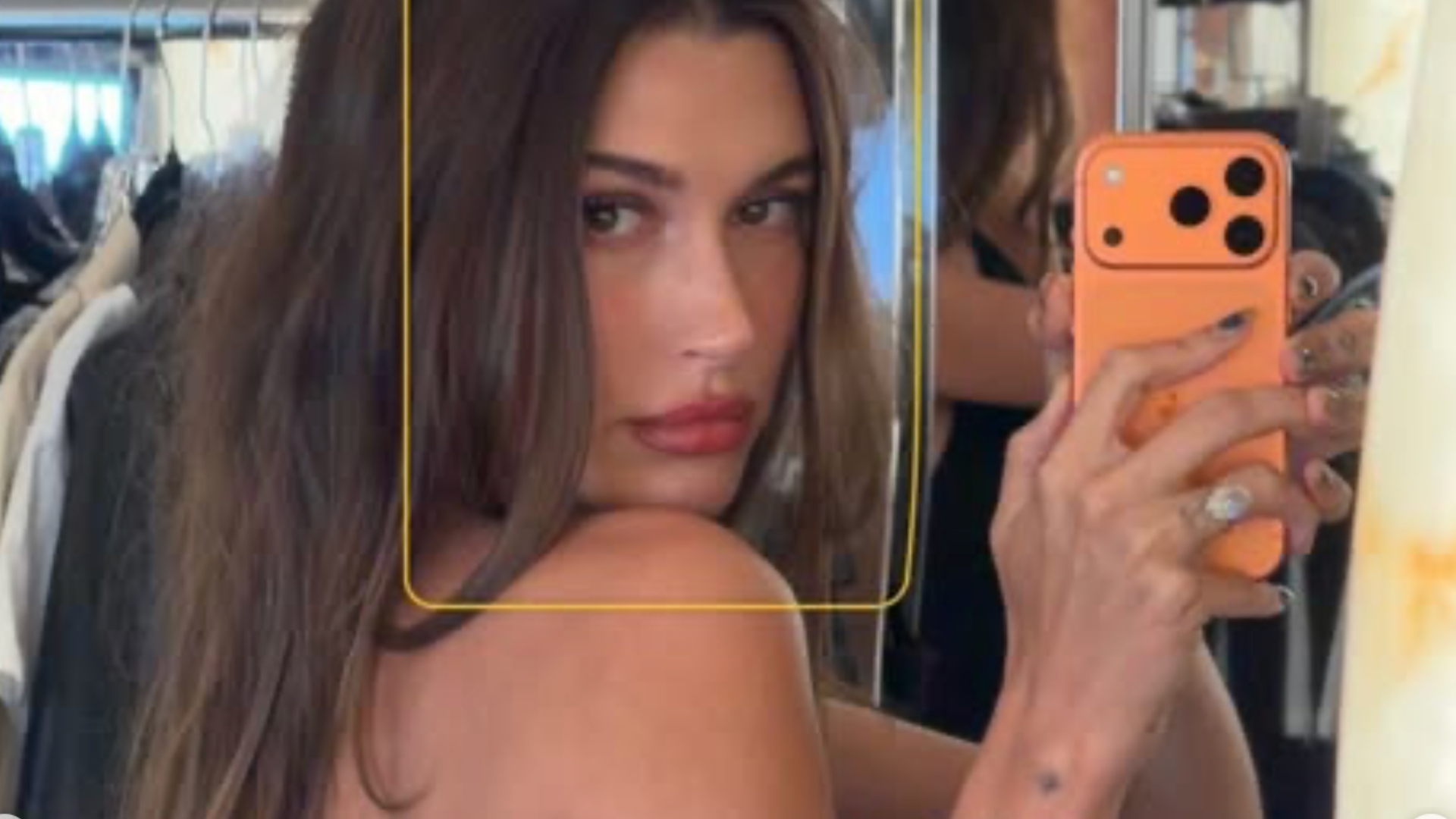 Hailey Bieber bringer denne tidløse 2000'er-klassiker tilbage på moden ...