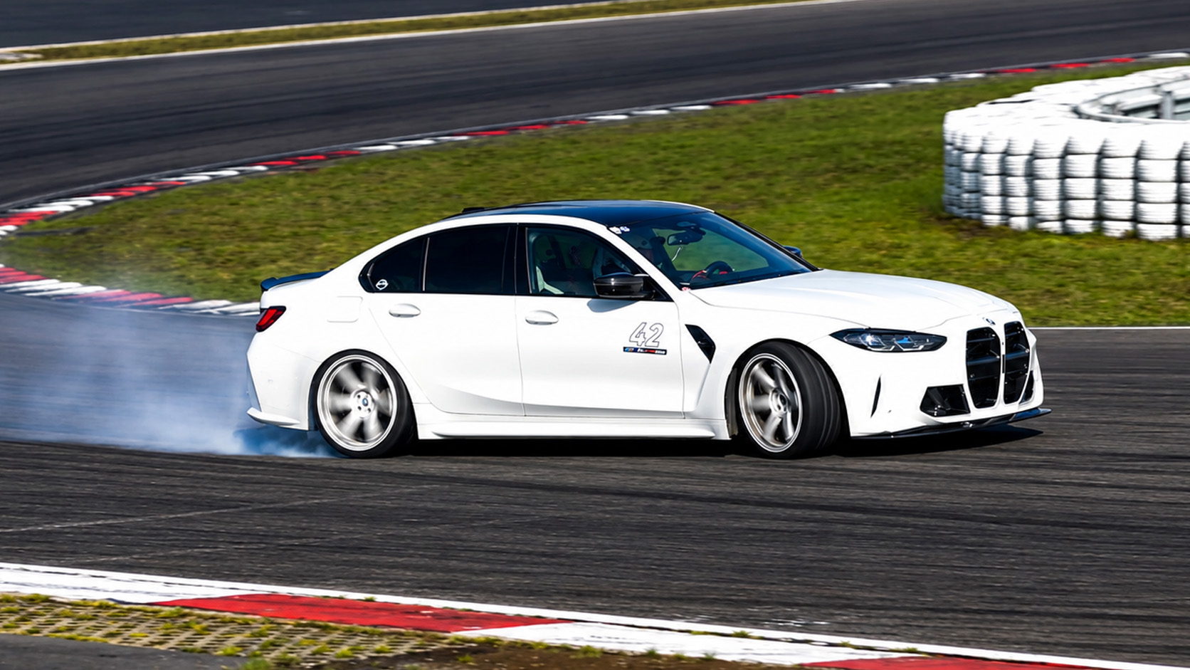 BMW driver turns a Nürburgring track moment into a drift