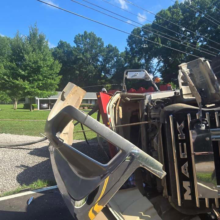 Dump truck overturns in West Knox County, spilling 21 tons of rock