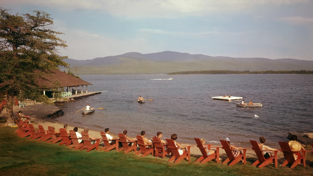 15 scenic lake towns across the United States