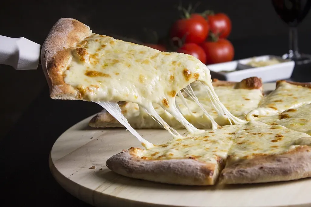 Pizza maker's law: 7 toppings that reveal a terrible restaurant instantly