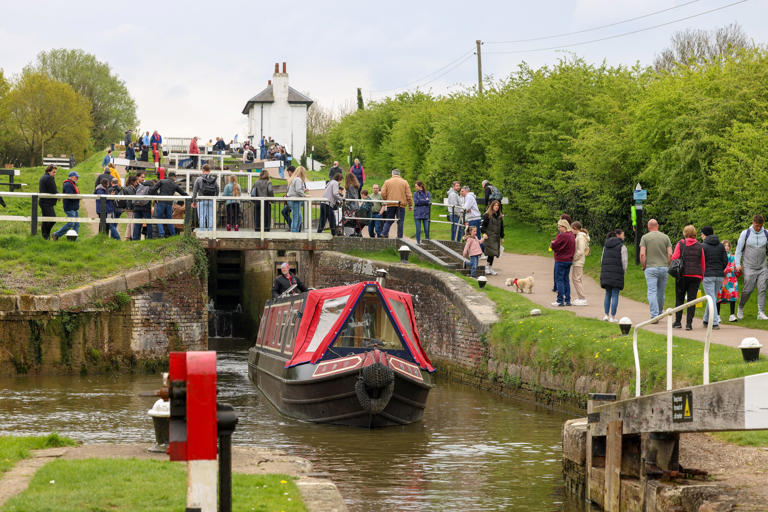 Canal charity appealing for volunteer lock keepers at Foxton Locks ...