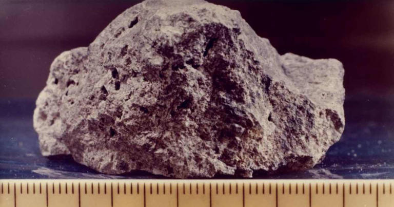 Scientists recreate 'moon rock' in a lab to study how the moon ages—and ...