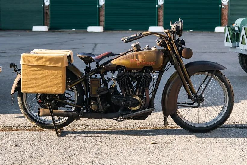 Jason Momoa bikin geger, Harley-Davidson berumur seabad disuntik ...
