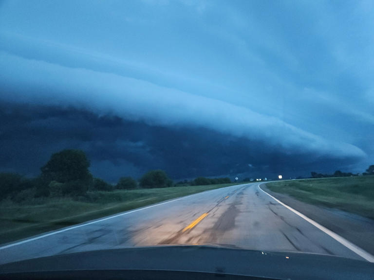Numerous tornadoes and hurricane-force wind gusts slam the Midwest ...