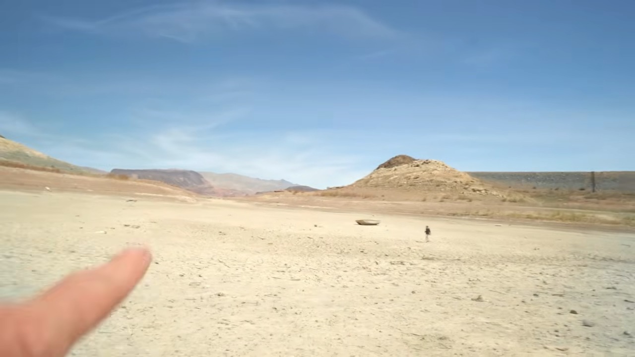 He walked Lake Mead’s dry bed - then a strange find looked way too ...