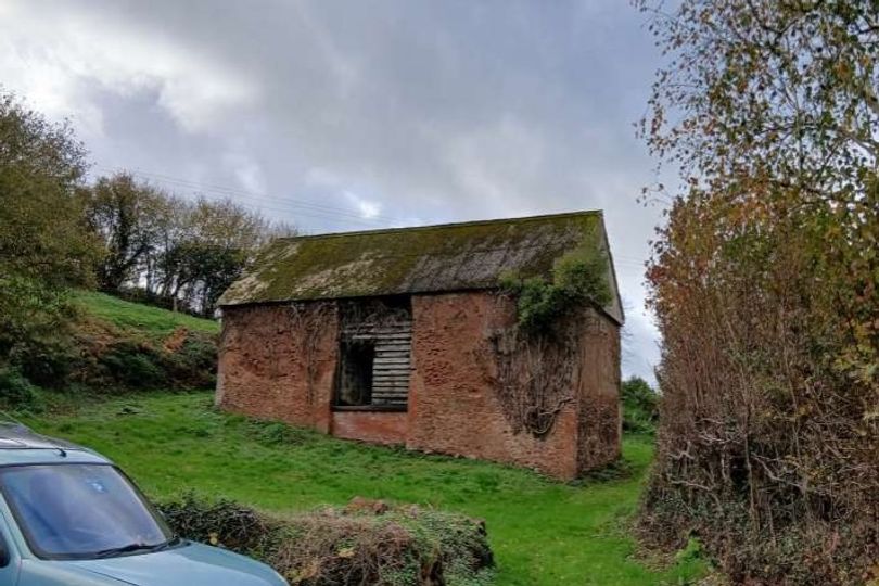 The 'unsympathetic' modern home project that just divided East Devon ...