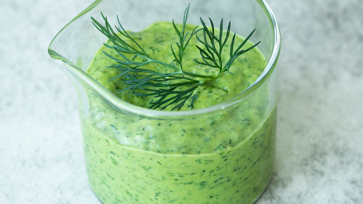 Honig-Senf-Dressing mit Kräutern & Avocado