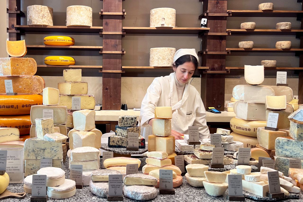 The No. 1 travel hack I use to find the best food when I travel