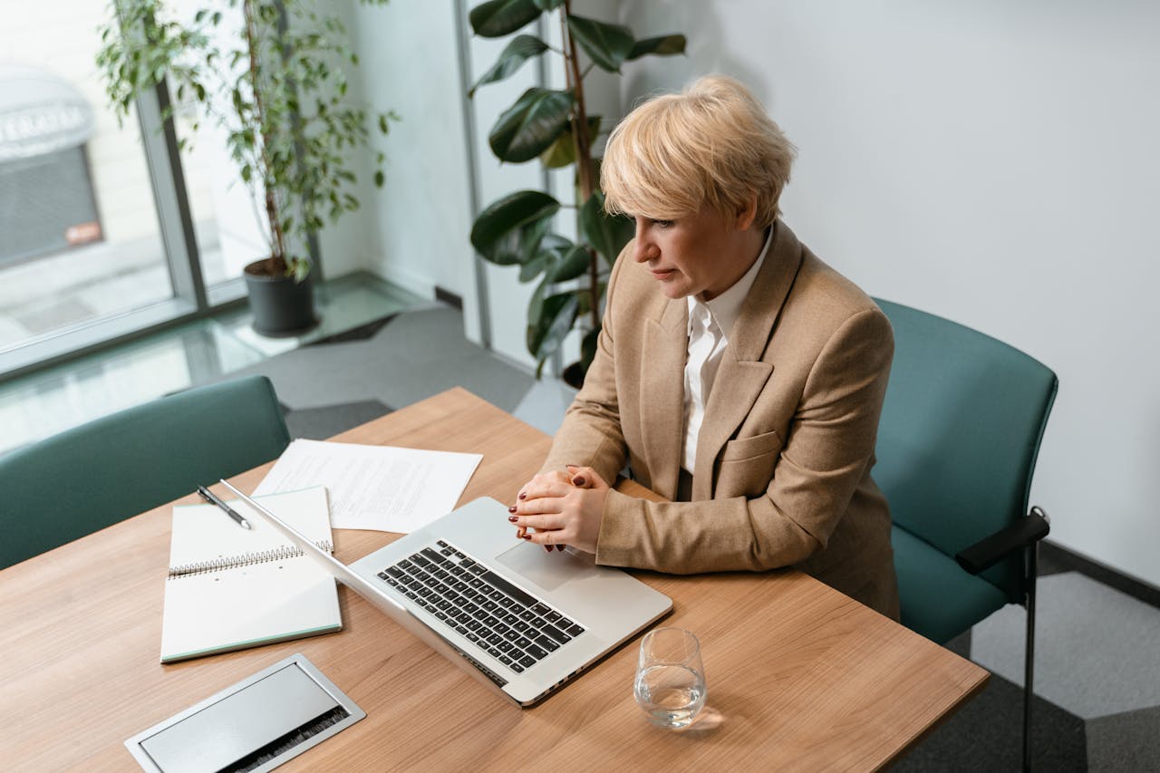TFSA vs. RRSP in retirement: Which account should you draw from first?