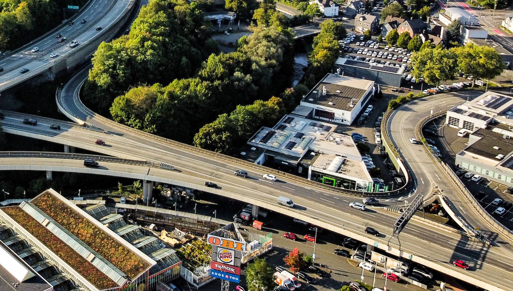 Weidenau: Vollsperrung an der HTS-Auffahrt sorgt für Verkehrsbehinderungen