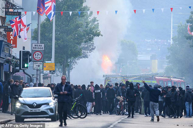 Trump insiders warn UK has hit a 'tripwire' amid Belfast riots