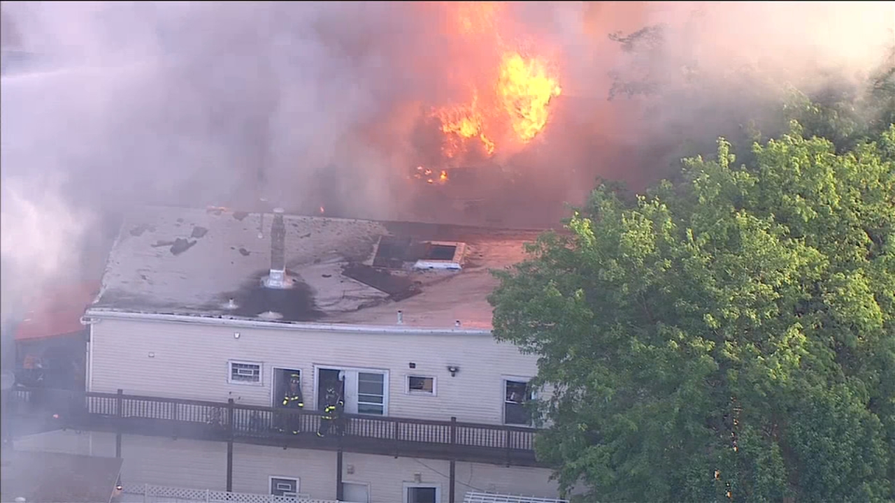 CFD battles extra-alarm apartment building fire on South Side