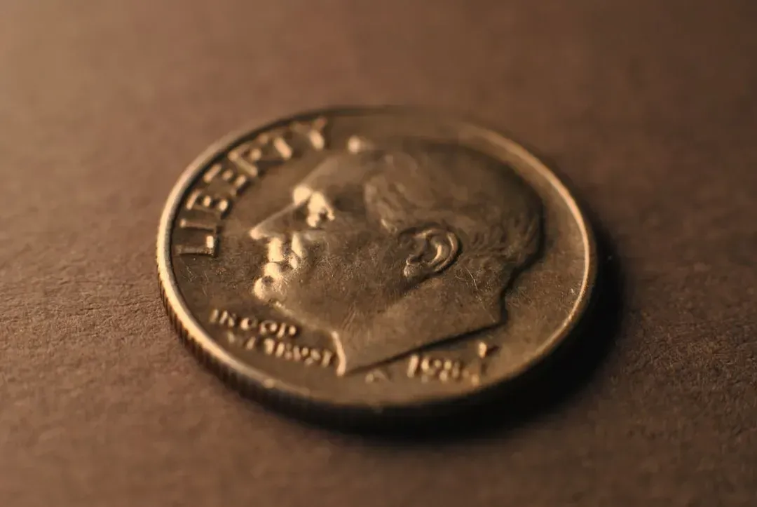 8 coins in your change jar worth a fortune - most people discard them ...