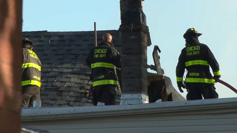 2 Chicago firefighters among 4 injured in massive Back of the Yards ...