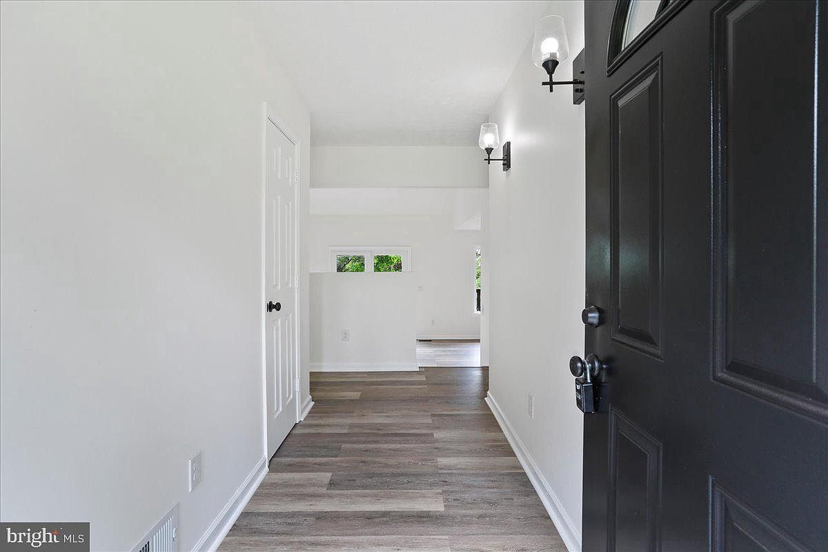 Experience this beautifully renovated 1989 home in Linden, Virginia ...