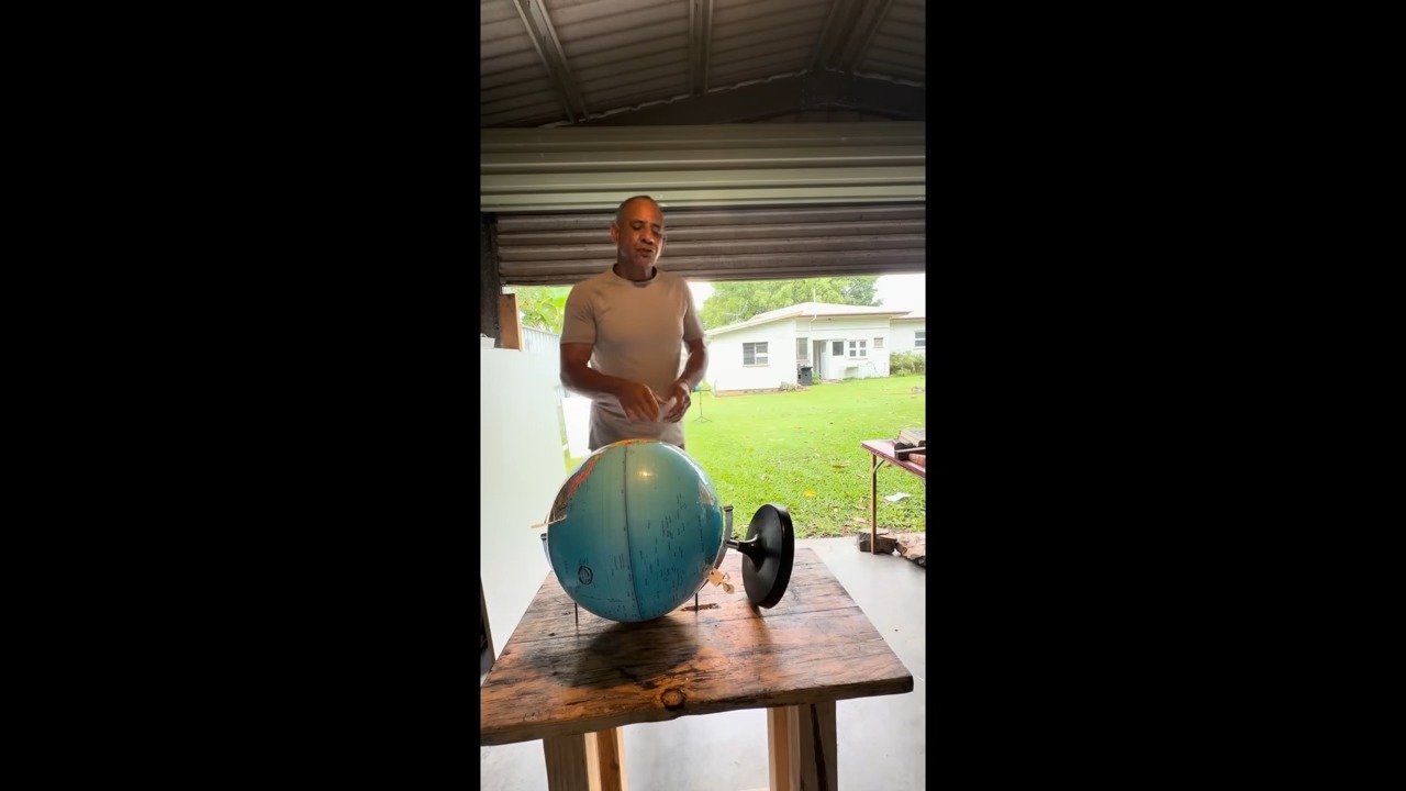 This internet scientist couldn’t explain a basic moon question and it ...