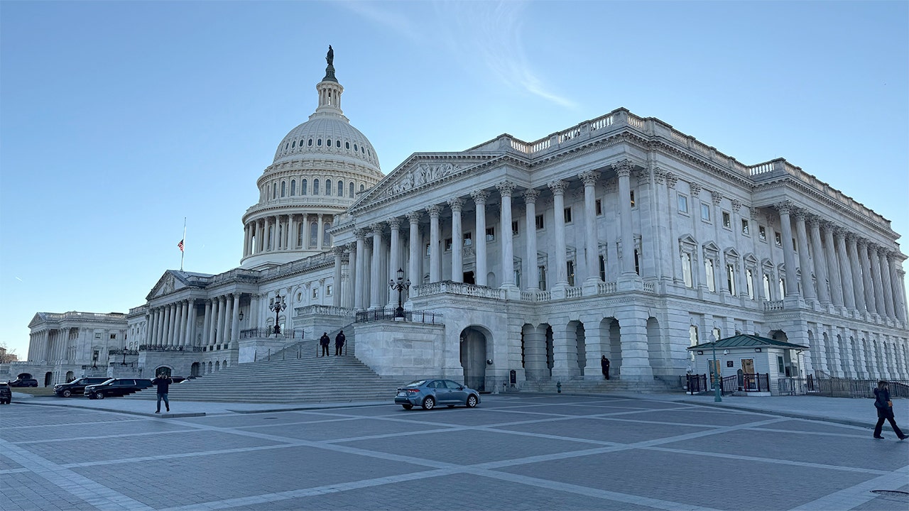 Senate map tightens as top forecaster moves 3 races toward Democrats