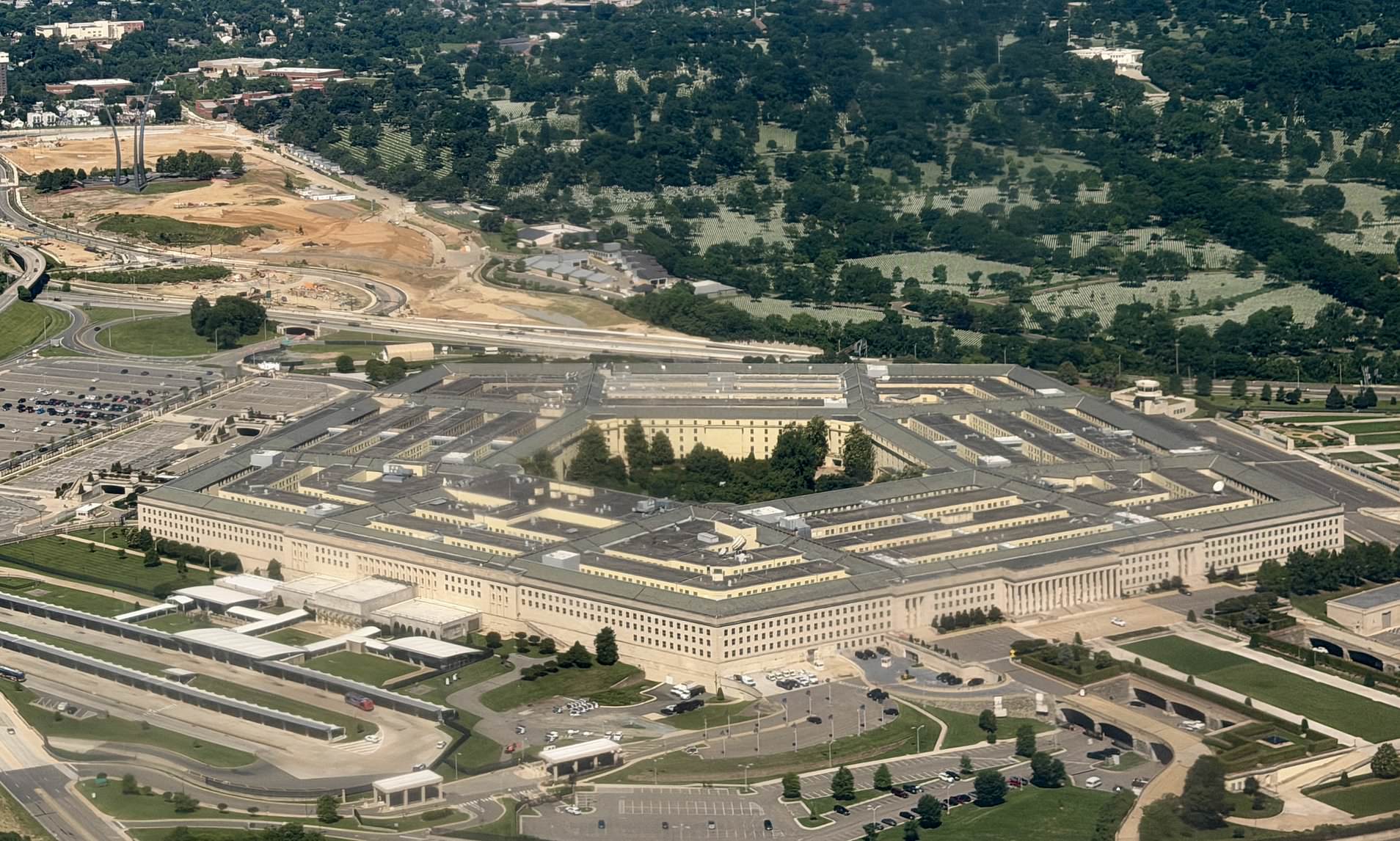 Pentagon locked down as hazmat team rushes to 'hazardous materials ...