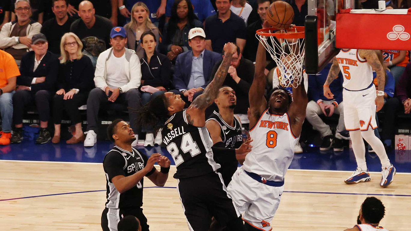 AJ Dybantsa absolutely loses it after seeing putback of Knicks’ OG Anunoby
