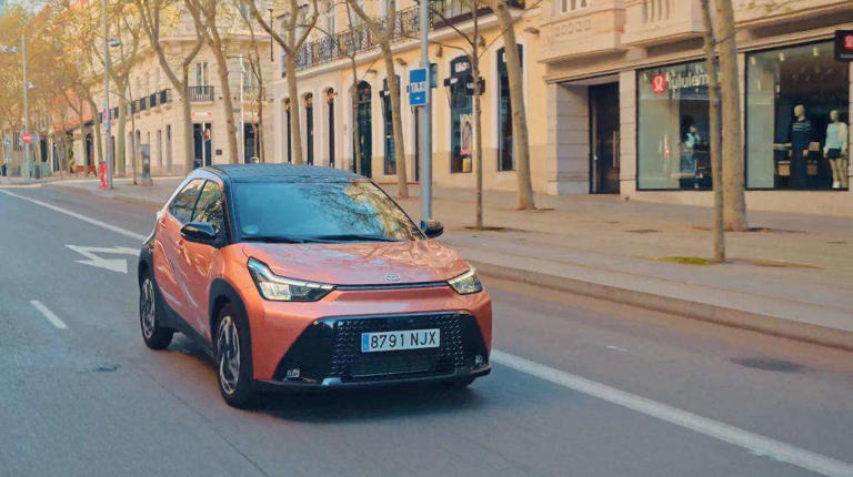 Toyota Aygo X Cross Hybrid 2026: caratteristiche, consumi e novità ...
