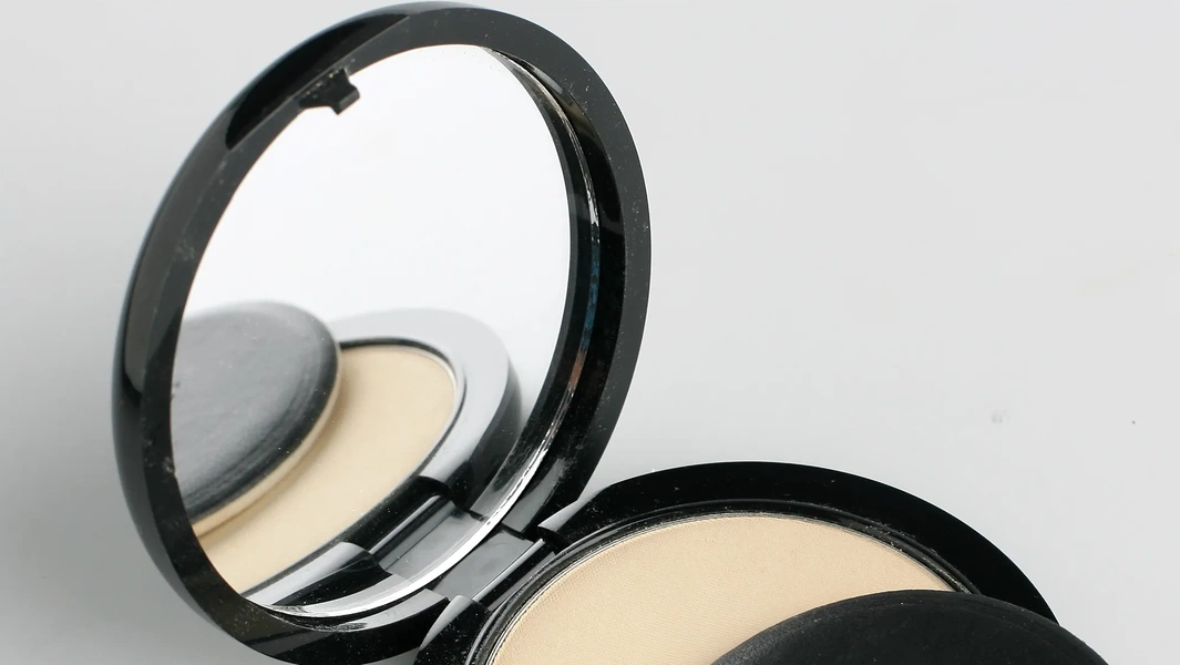 Setting spray or powder for flawless all-day glam