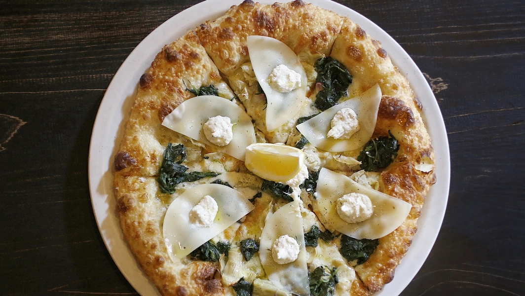 13 top-ranked pizzerias and pizza chains in America