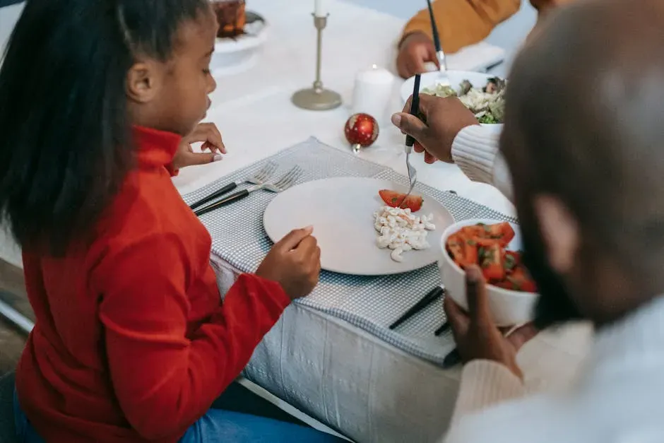 13 table habits that instantly reveal how someone was raised