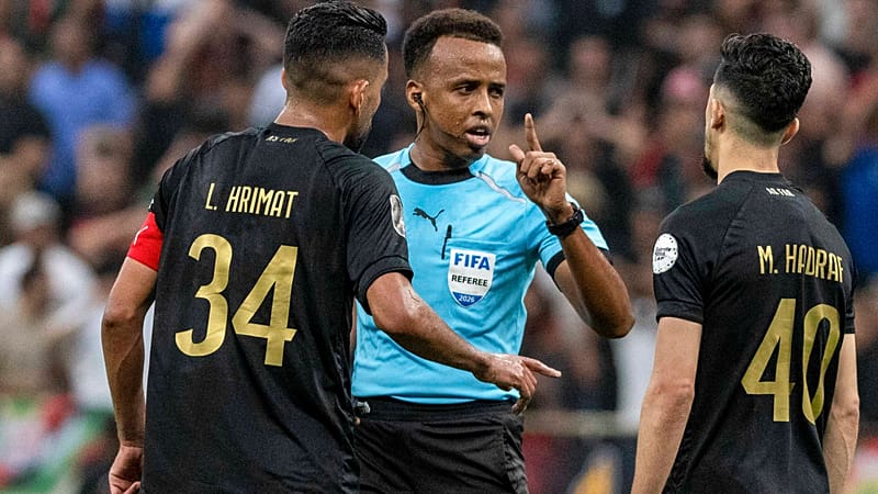 Einreise verweigert: Fifa zahlt somalischem Schiedsrichter Omar Artan ...