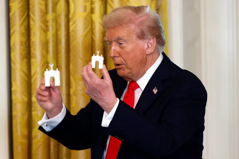 To build his ‘triumphal’ arch, Trump envisions 20 hours per day of ...