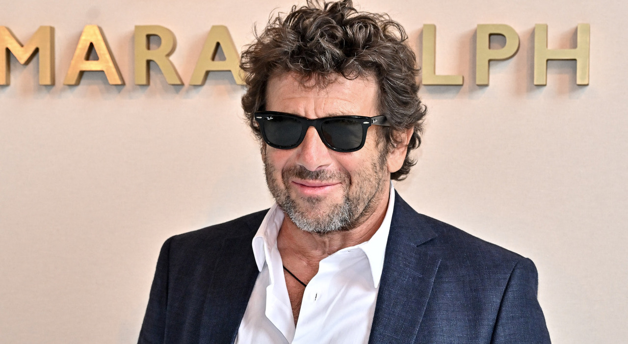 Accuse di stupro, prorogato il fermo per Patrick Bruel: 13 donne lo ...